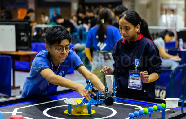 MakeX Robotics Competition – Engitronic Perú