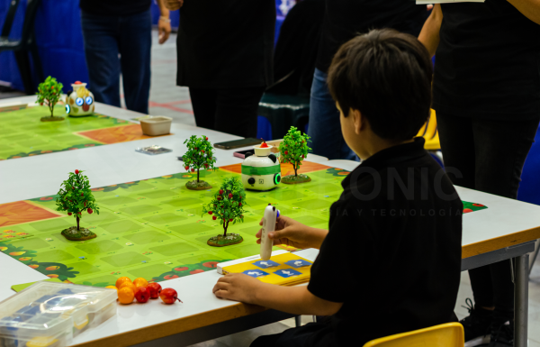 MakeX Robotics Competition – Engitronic Perú